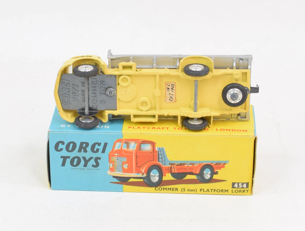 Corgi toys 454 Commer Platform Lorry (Shaped hubs) Virtually Mint/Nice ...