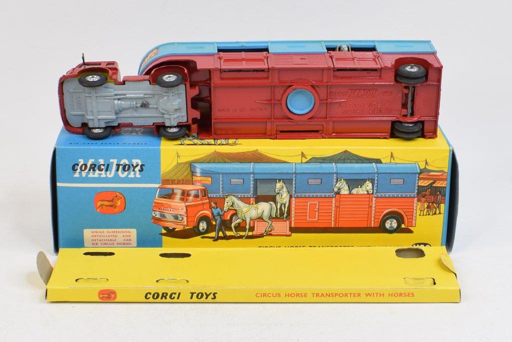 Corgi toys 1130 Chipperfields Horse transporter Virtually Mint/Nice bo ...