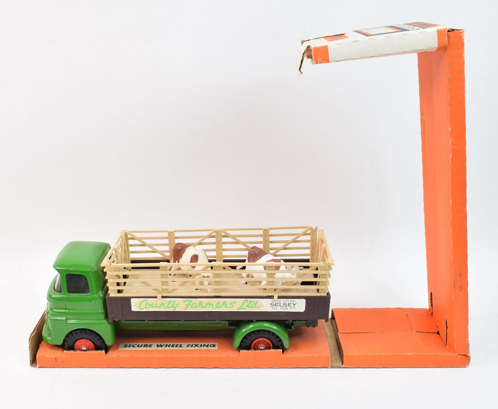 Triang Jumbo series - Morris wagon with stake back & cows. Virtually M ...