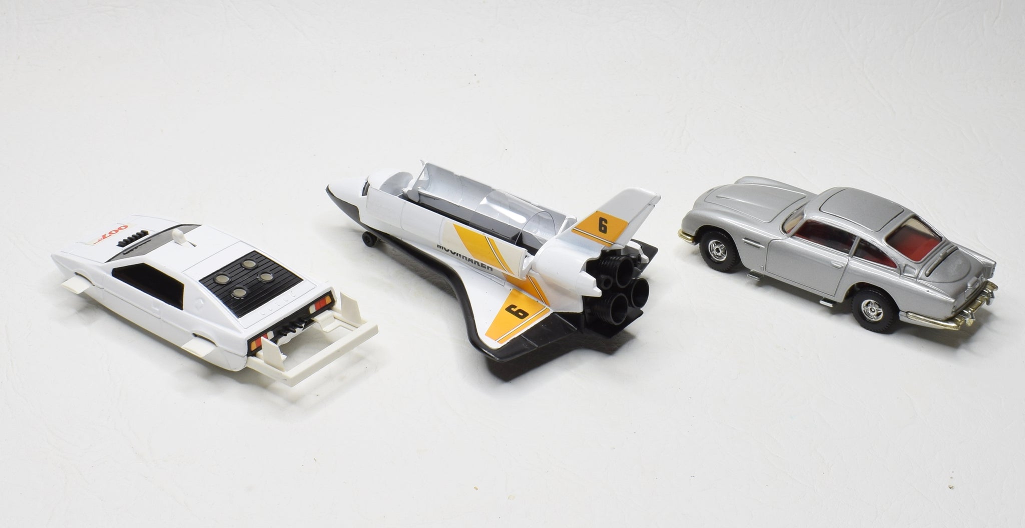 Adult Collectible Cars Corgi James Bond Diecast Model Collection - Air ...