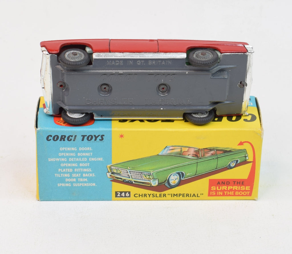 Corgi toys 246 Chrysler Imperial Virtually Mint/Nice box (blue interio ...
